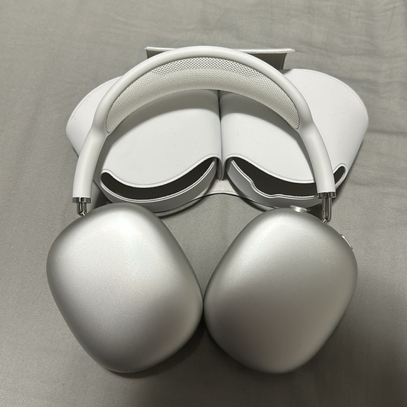 Apple | Headphones | Silver Apple Airpods Max Essentially Brand New ...